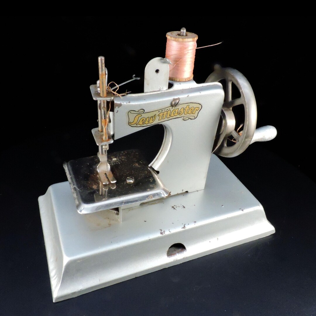 Vintage Toy Sewing Machine ~ Sew Master Sewing Machine ~ Model 555 ...