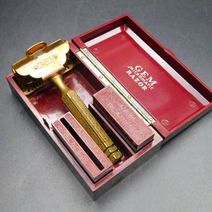 Vintage GEM Razor With Case ~ GEM Razor in Maroon Bakelite Case ...
