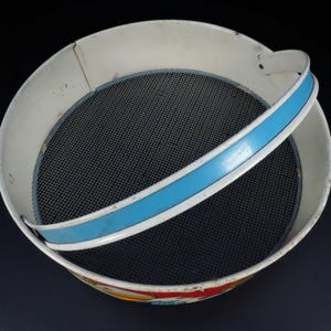 Vintage Tin Sand Toy ~ Colorful Sand Sifter ~ Collectible Tin Litho Toy ...