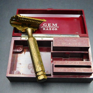 Vintage GEM Razor With Case ~ GEM Razor in Maroon Bakelite Case ...
