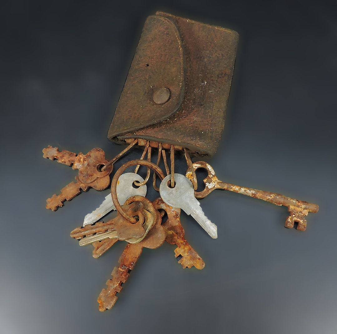 Vintage Key Case & Keys ~ Old Leather Key Case With Keys ~ Collectible ...