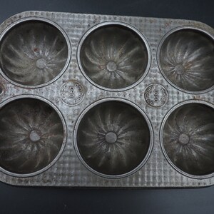 ECKO 1060 Baking Pan ~ Vintage Tin Muffin / Cupcake Pan - Antique Tin ...