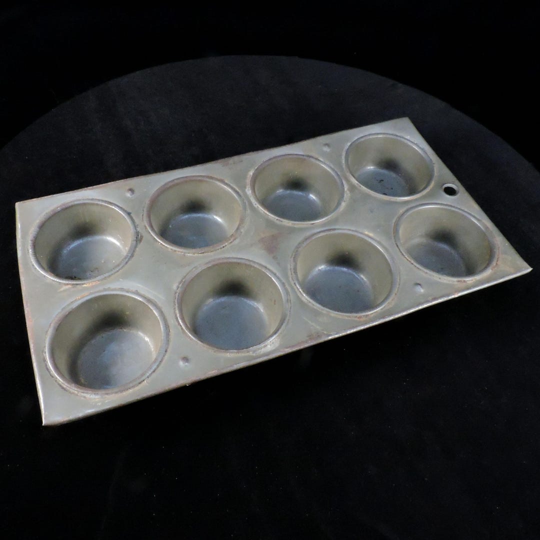Vintage Tin Baking Pan ~ Vintage Tin Small Muffin / Cupcake Pan ...