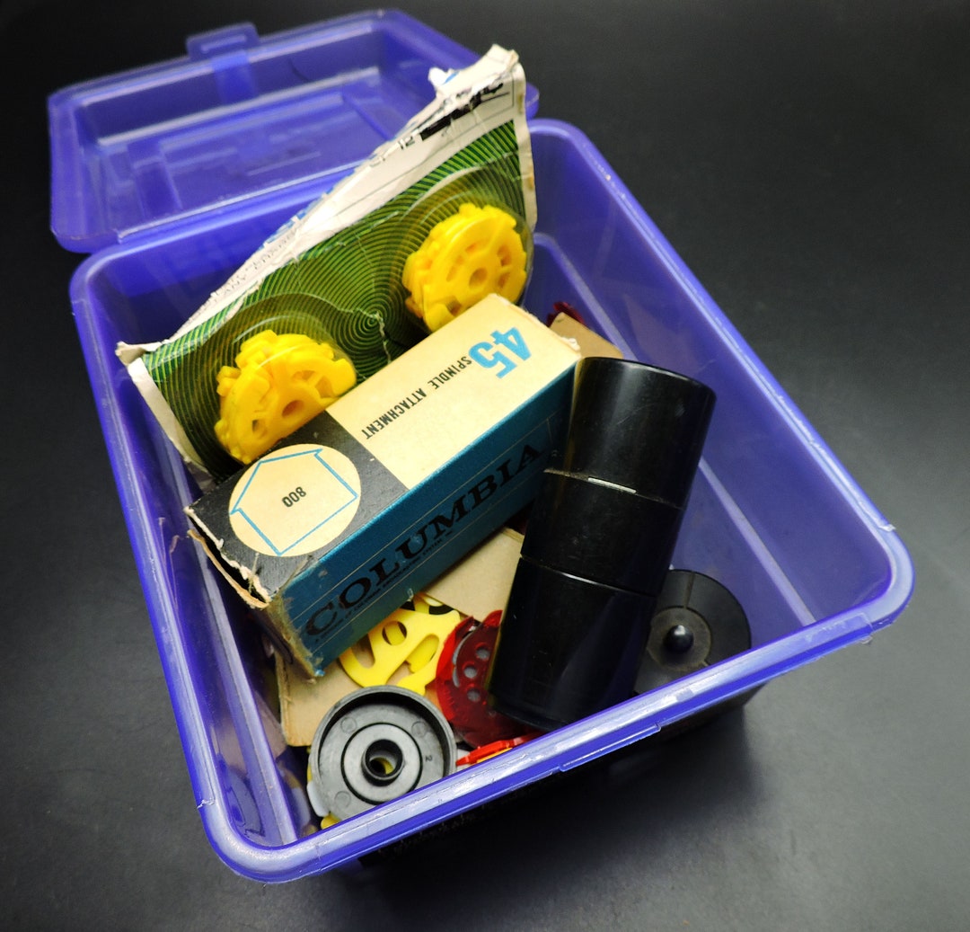 45 RPM Record Adapters Lot ~45 RPM Record Spindle ~ Tub of 45 RPM ...