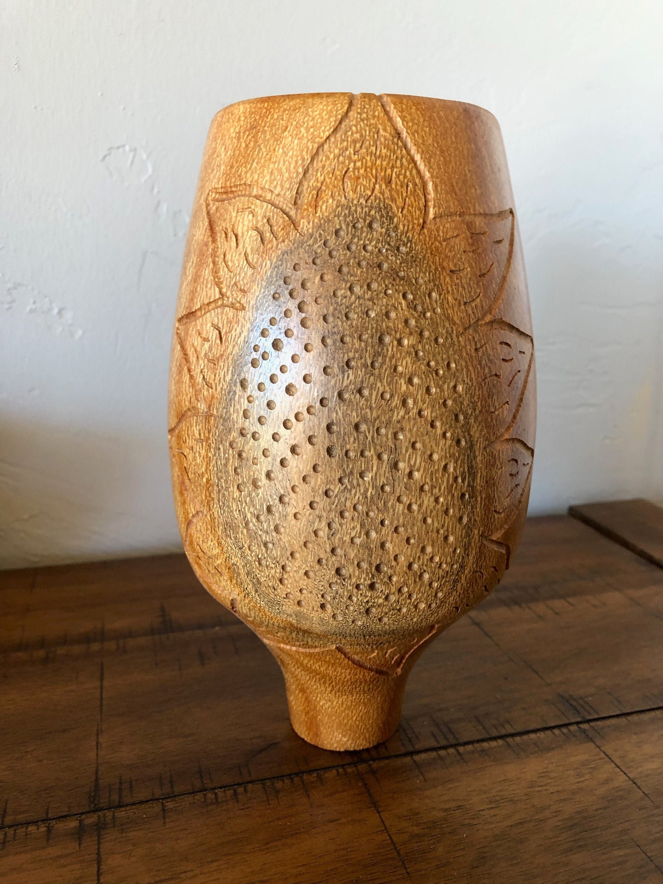 Reclaimed wood vessel with hand carved sunflower - Etsy.de