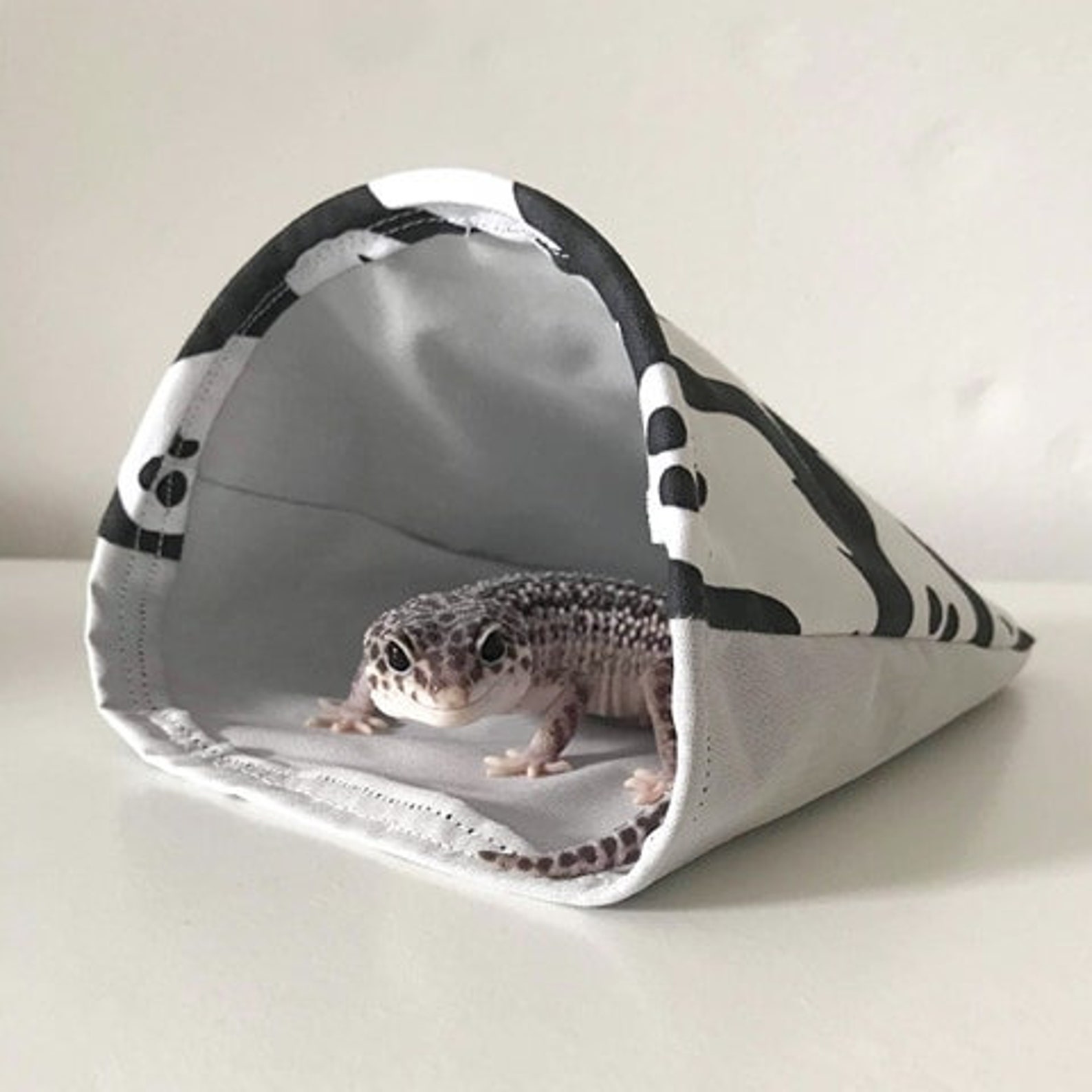 Leopard gecko hide reptile bed | Etsy