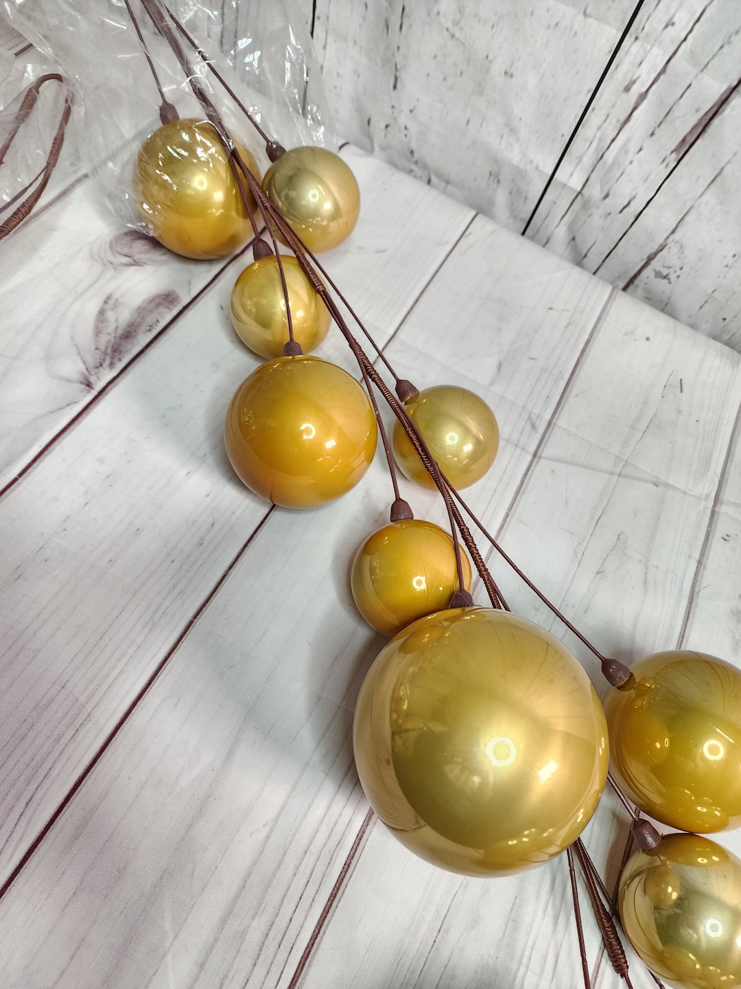 10 Ft Ball Garland, Gold Pearlized 10' Garland, Multi Sized Ball ...