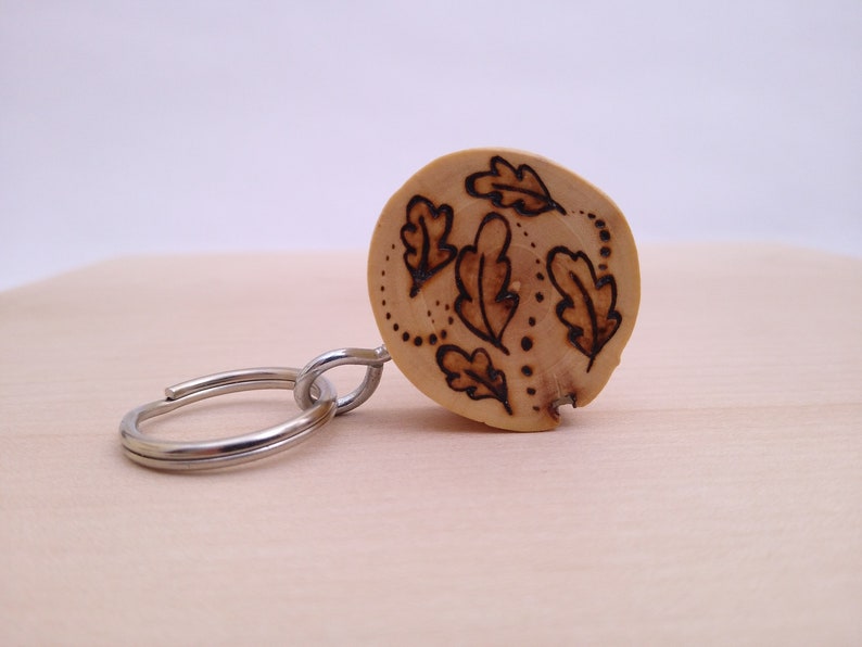 Willow Wooden Disc Pyrography Keyring, Oak Leaf Design, Made in Wales ...