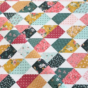A Bright Corner Plot Twist Quilt Pattern (5 Size Variations per Pattern ...
