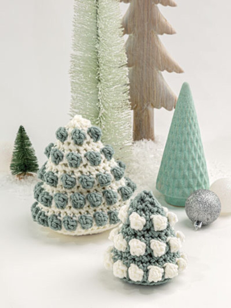 Annie's Crochet Stash-buster Christmas Crochet Pattern Book: 35 ...