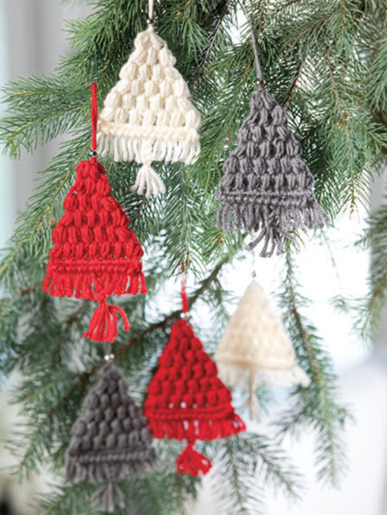 Annie's Crochet Stash-buster Christmas Crochet Pattern Book: 35 ...