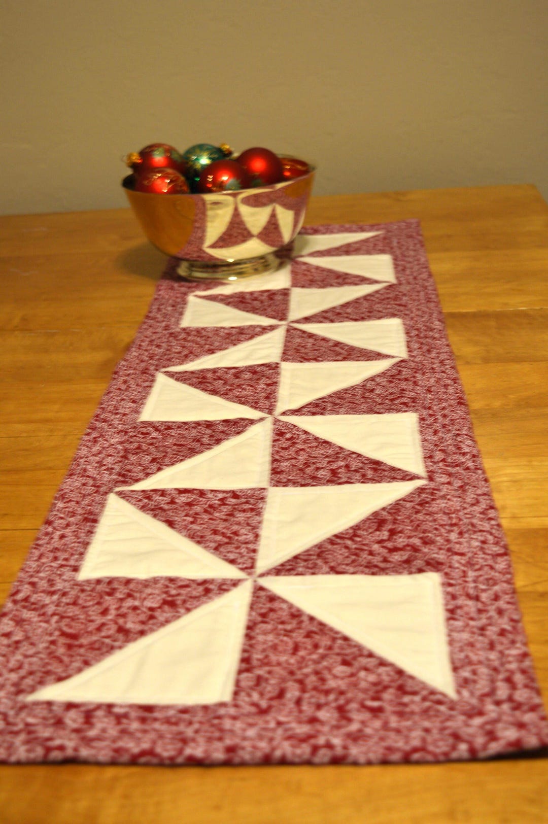 Festive Quilted Handmade Pinwheels Table Runner Red/white - Etsy