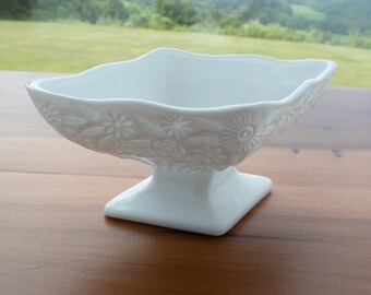 Milk Glass Daisy | Etsy