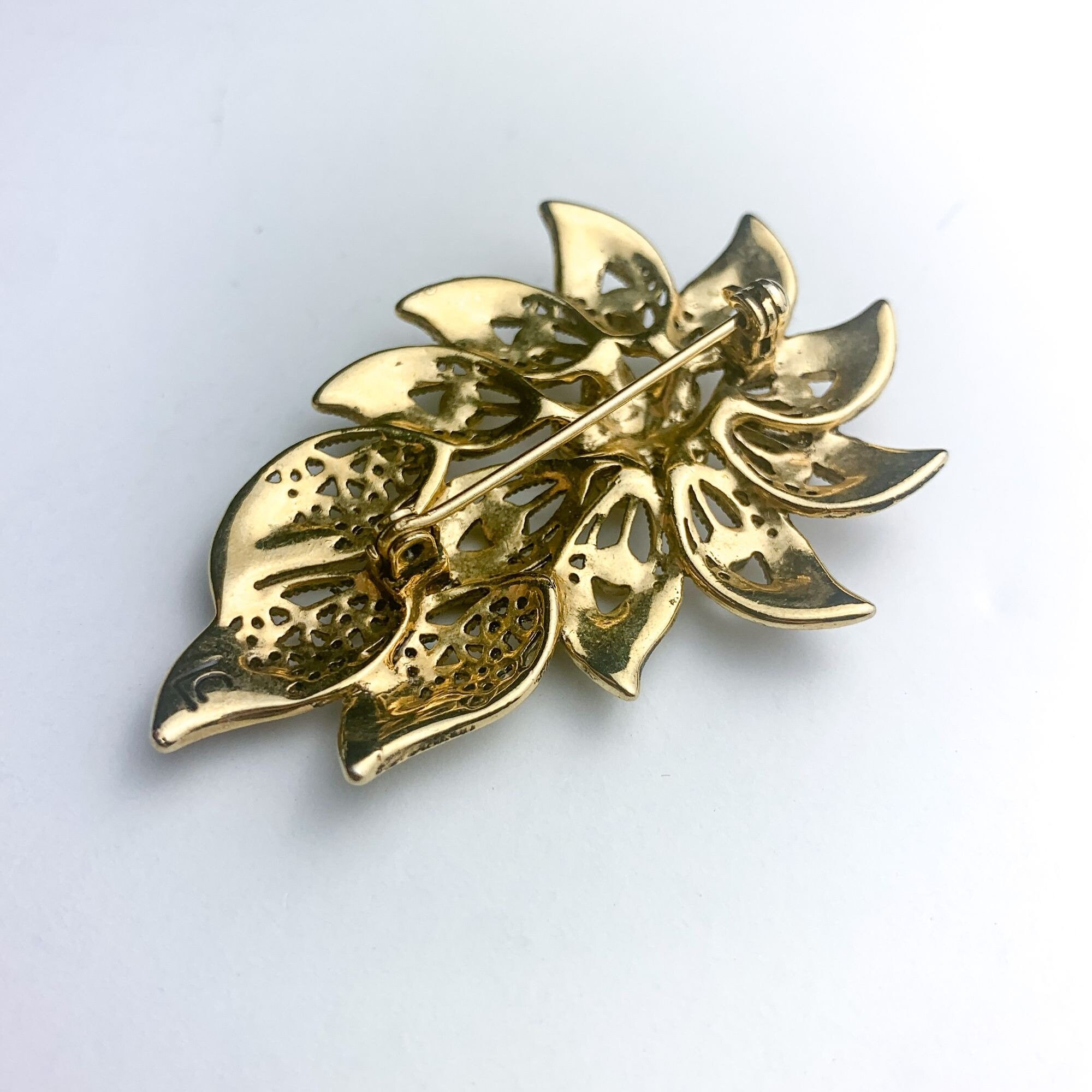 Vintage 80s Signed LC Gold Tone Flower Brooch Pin - Etsy