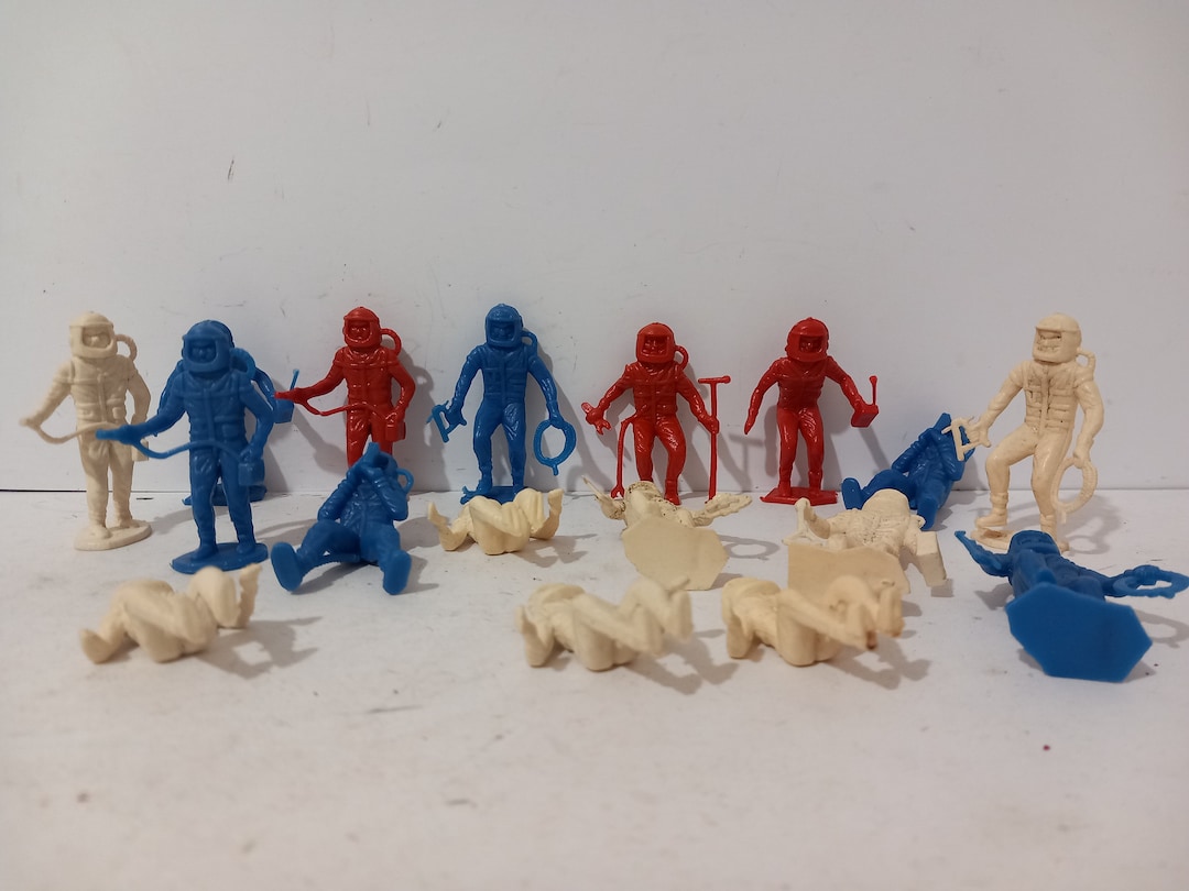 Vintage Marx Spaceman Plastic Figure Retro 1960s 1:32 Scale Toys Red ...