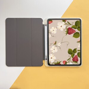 Strawberry Retro Aesthetic iPad Air Case for 10.9 10.5 10.2" iPad 10/9 ...