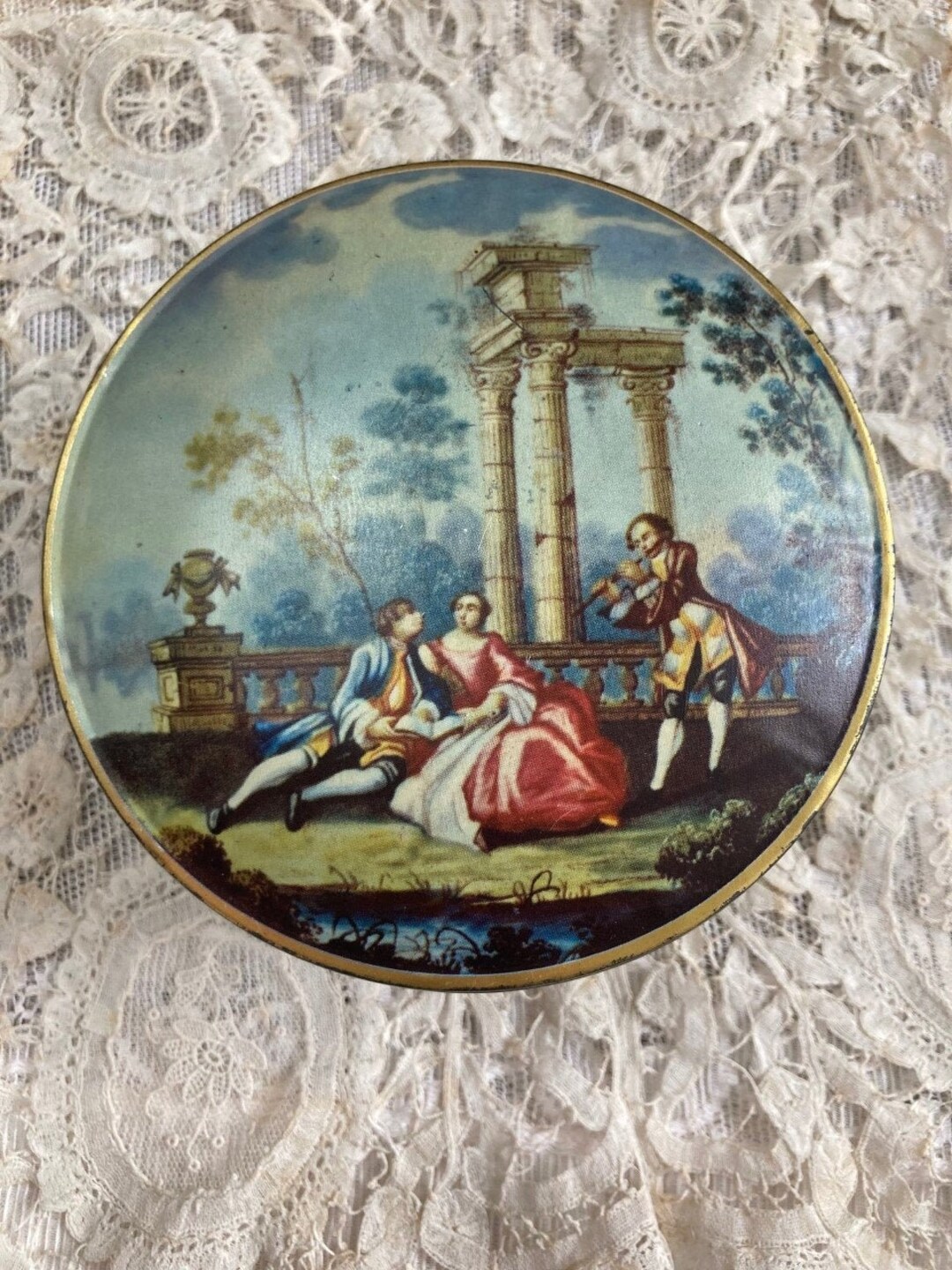 Pretty Vintage Old Tin, Vintage Haberdashery Storage Tin, Romantic ...