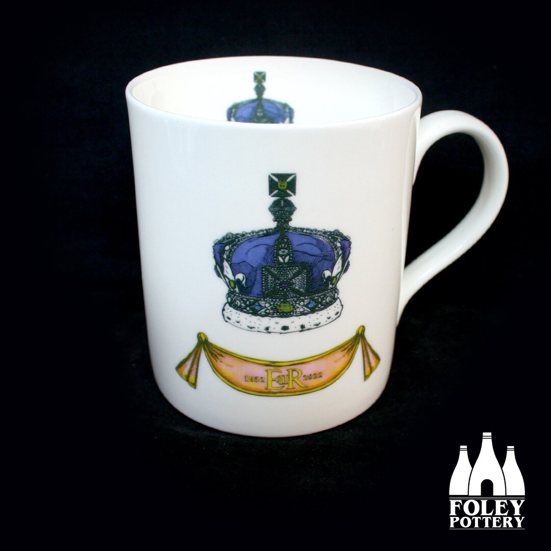 QPJ: Queen's Platinum Jubilee - Buckingham Palace - Parade - Crown ...