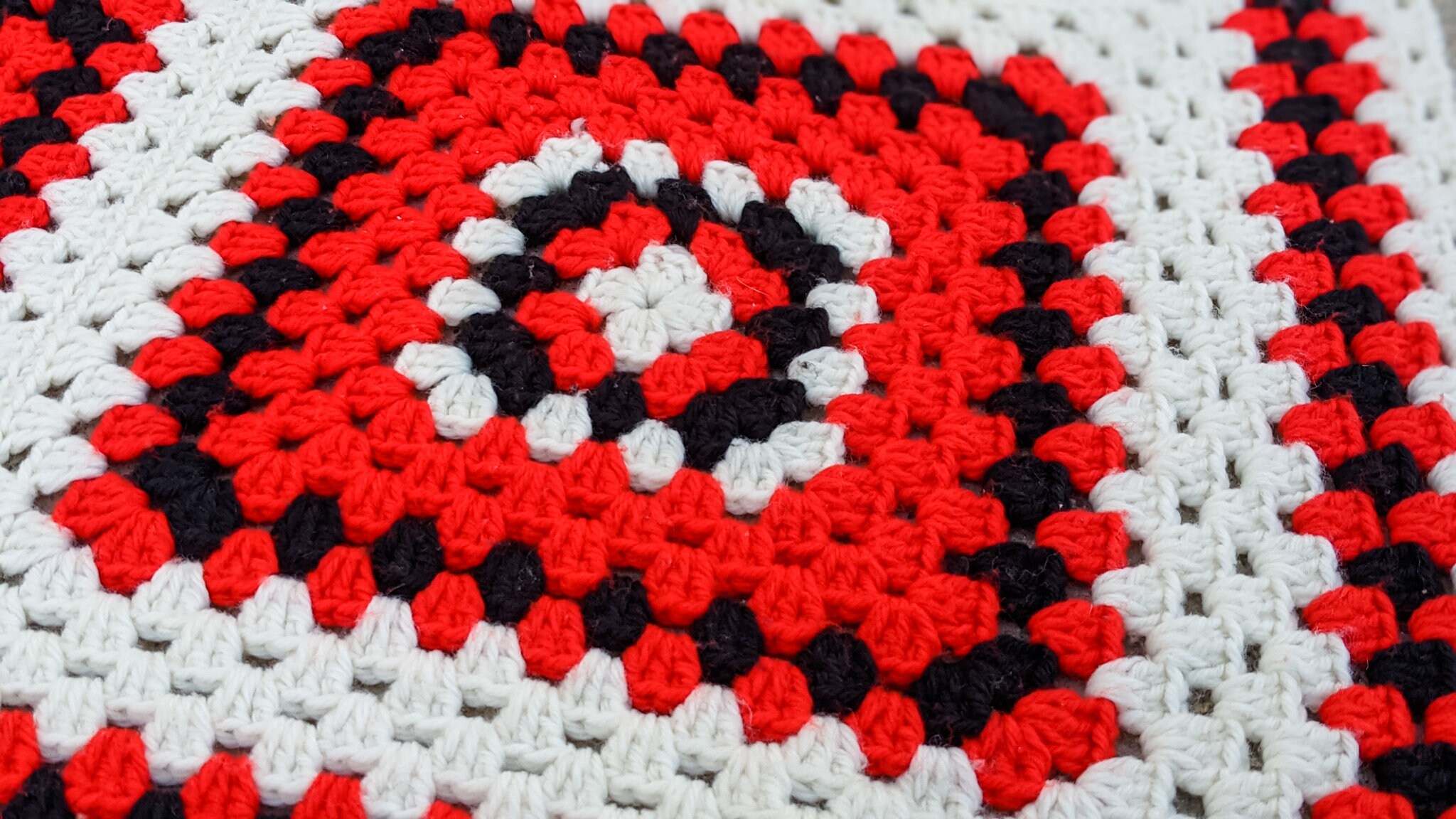 Vintage 90s-2000s- Y2k- Granny Square- Afghan- Retro-red- White- Black ...