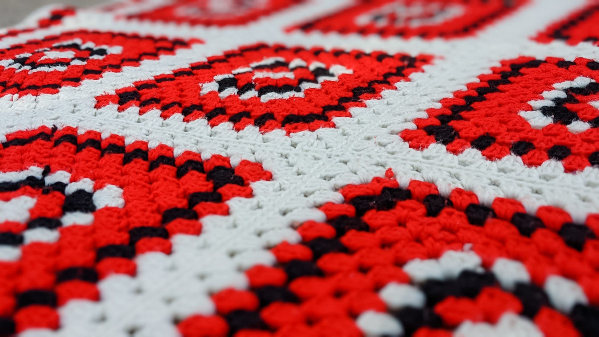 Vintage 90s-2000s- Y2k- Granny Square- Afghan- Retro-red- White- Black ...