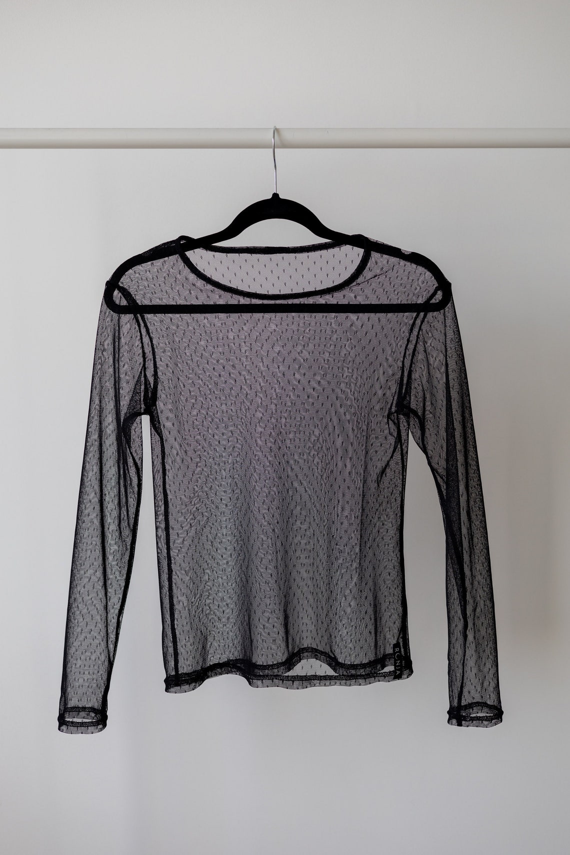 Haut en résille noir, haut en tulle, haut transparent, t-shirt ...