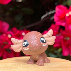 Littlest Pet Shop (LPS) Custom: Fizzy Pop Axolotl (repaint) (sculpture ...