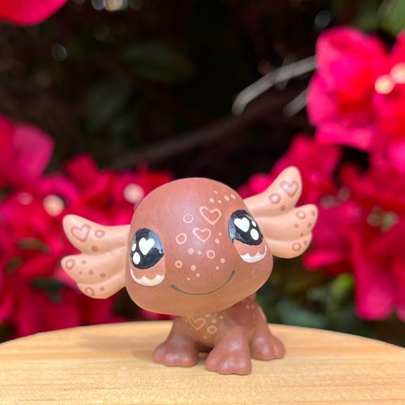 Littlest Pet Shop (LPS) Custom: Fizzy Pop Axolotl (repaint) (sculpture ...