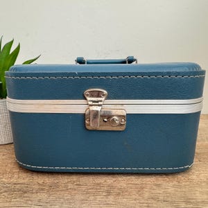 Vintage Blue Train Case 1970s With Mirror Bright Blue Makeup Case ...