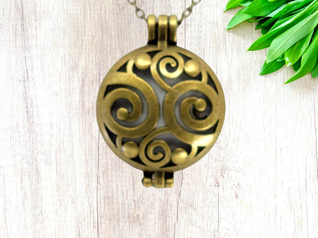 Brass Diffuser Locket Necklace: Musical Note Design, 22.5" Rolo Chain ...