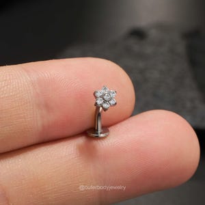 14G Titanium Threadless Floating Flower CZ Belly Button Ring/curved ...