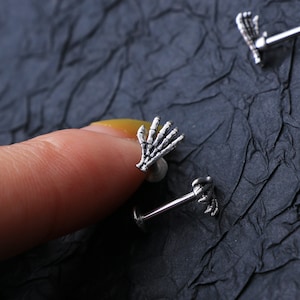16g Skeleton Silver Skull Hand Lip Cartilage Ear Cuff Ring/ Labret ...