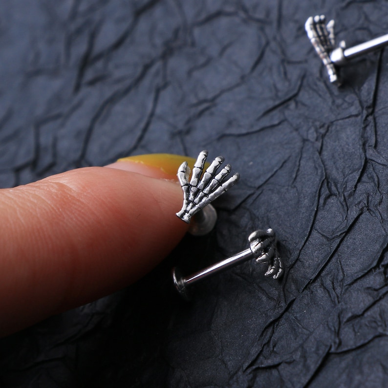 16g Skeleton Silver Skull Hand Lip Cartilage Ear Cuff Ring/ Labret ...