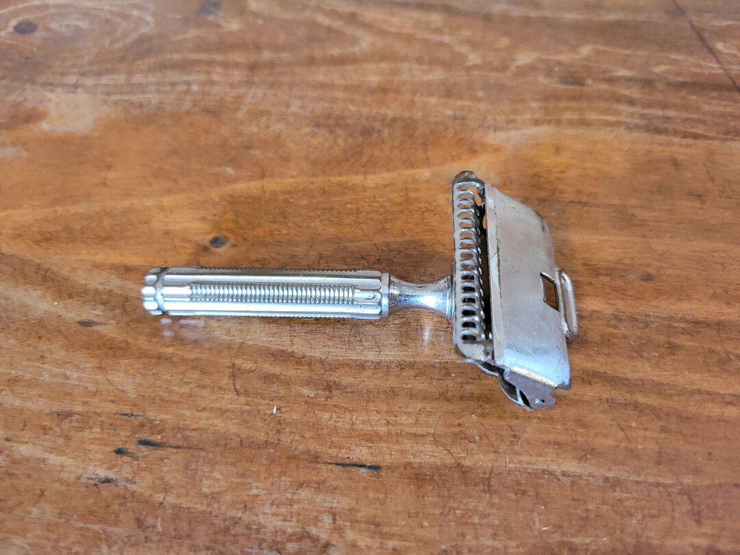 Vintage Gem Safety Razor Flip Top Two Piece Travel Ready Mid Century ...