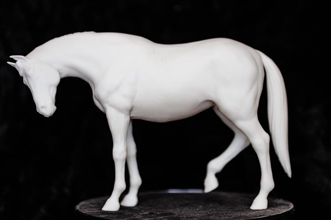 Traditional Scale Relaxing Resin Model Horse LTD Edition Model Horse ...