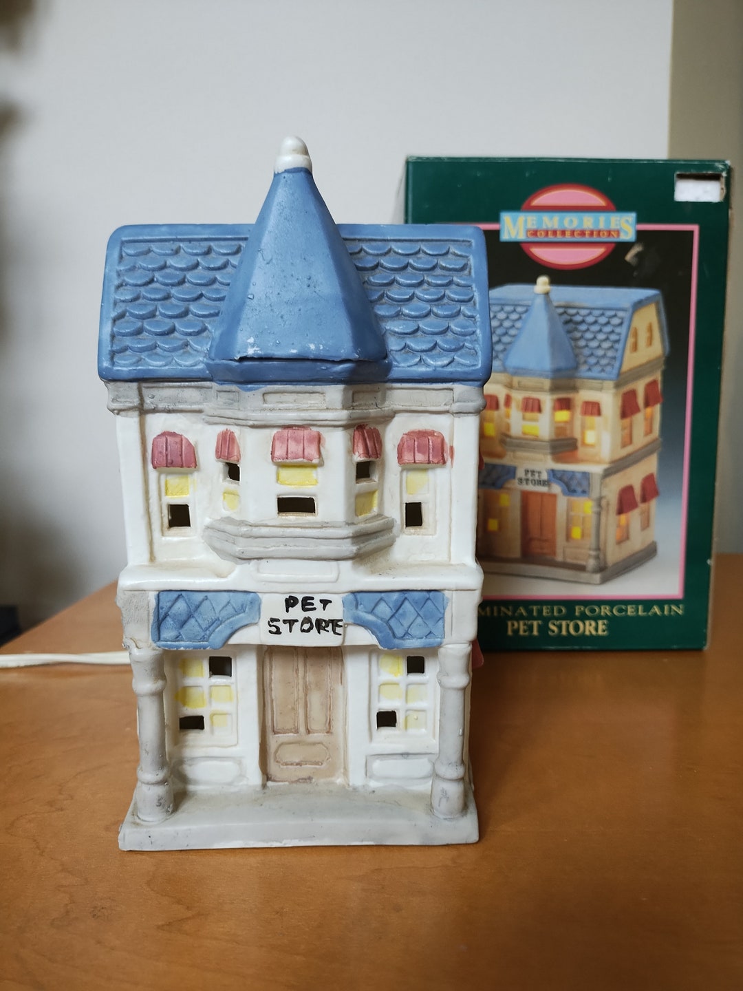 Memories Collection Lighted Pet Store - Christmas Village - Vintage ...
