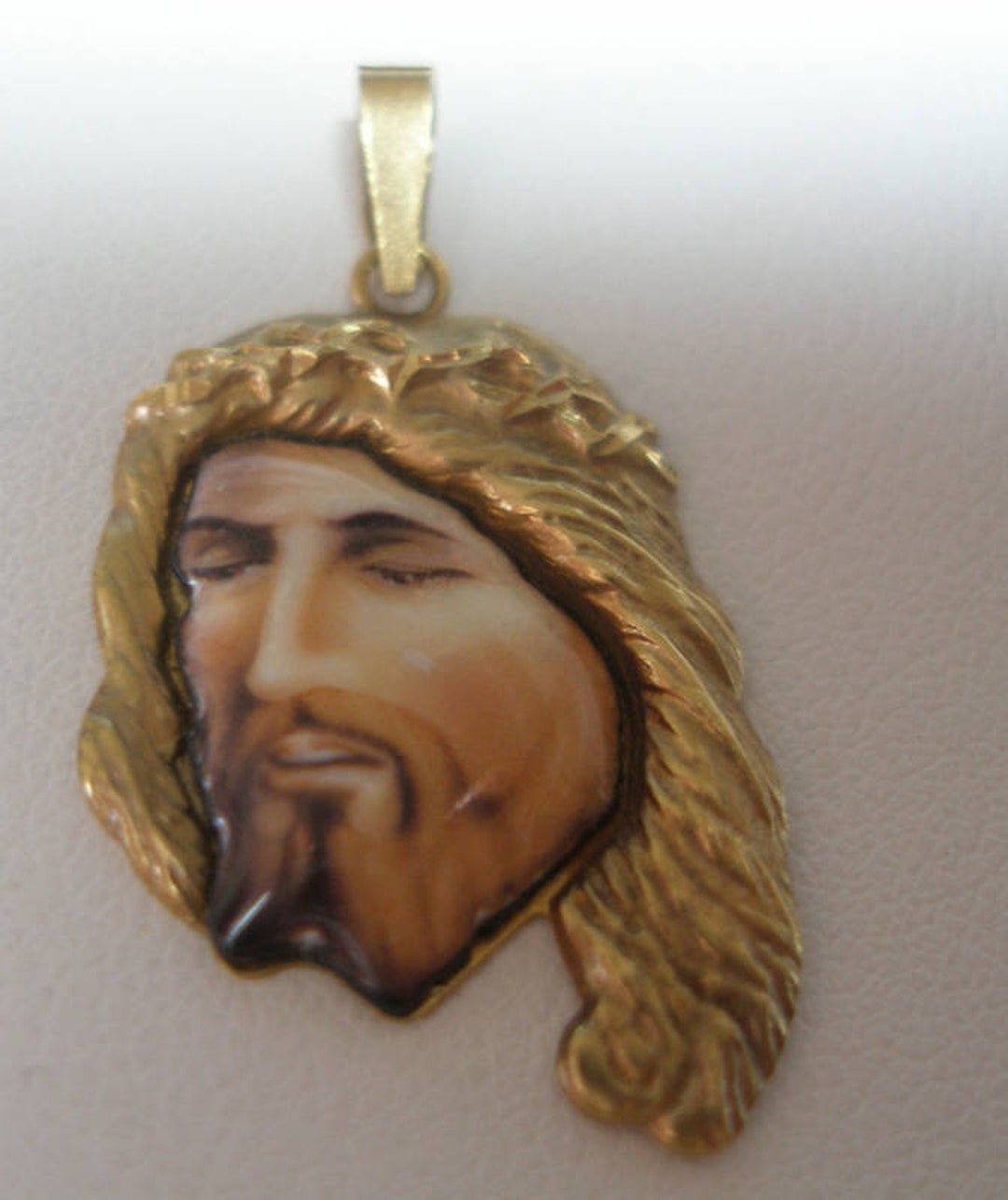 Vintage 1960's 18 Karat Yellow Gold Face of Jesus Pendant - Etsy