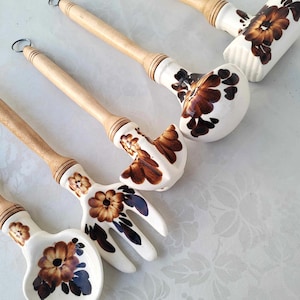 Porcelain Kitchen Utensils With Wooden Handle for Cooking Serving ...
