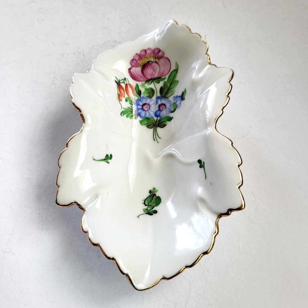 HEREND Porcelain Dish Leave Shaped Floral Pattern Ring Holder Gold Rim ...