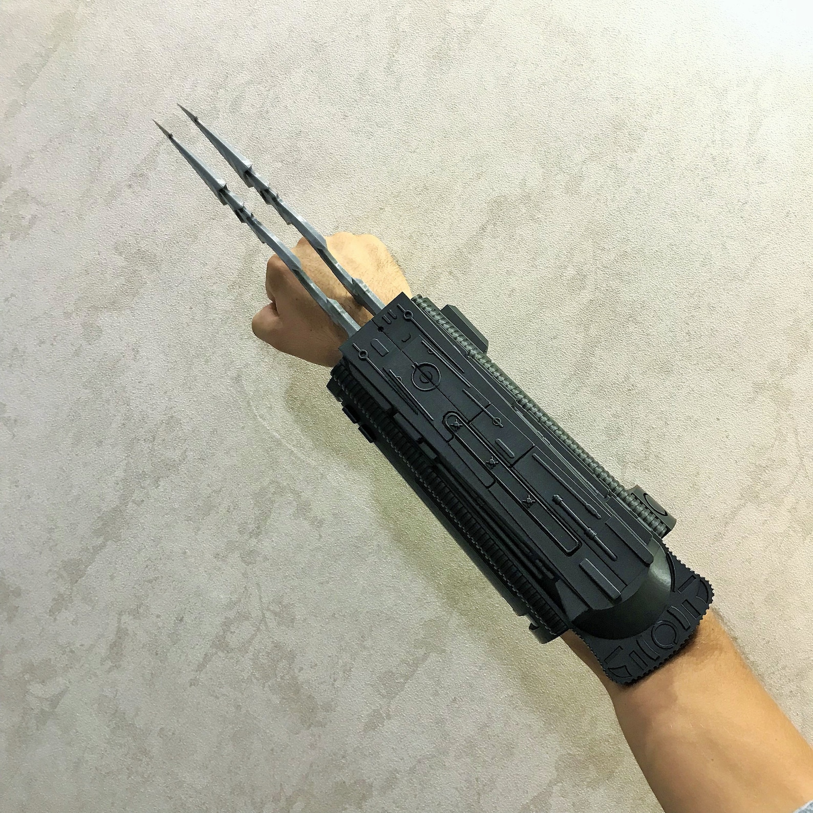 Predator Gauntlet Forearm Bomb Selfdestruction Cummunicator 3D Printed ...