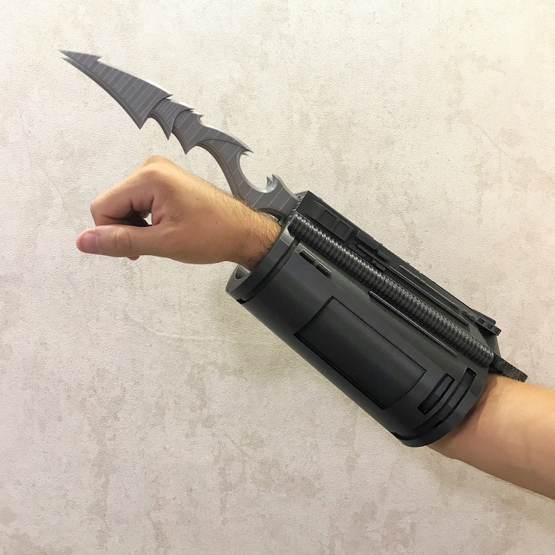 Predator Gauntlet Forearm - Bomb Selfdestruction Cummunicator (3D ...
