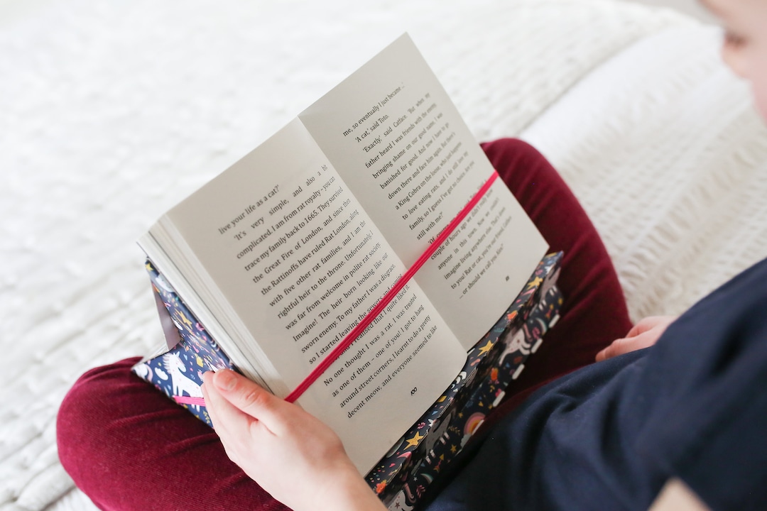 Foldable Book Stand, Portable Book Rest, Cardboard Reading Stand Holder ...