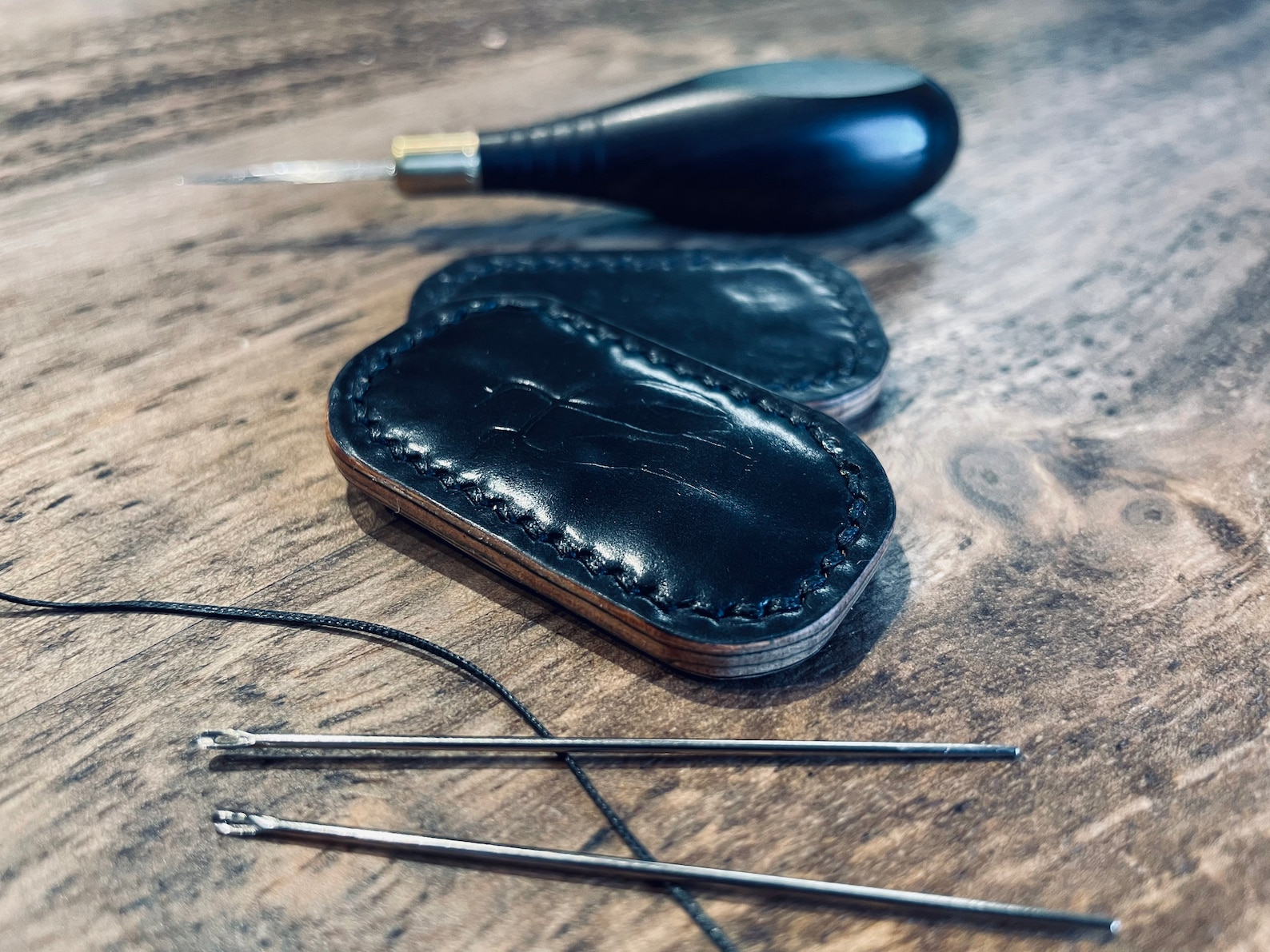 Leather magnetic slider fidget 6 magnets Horween shell | Etsy