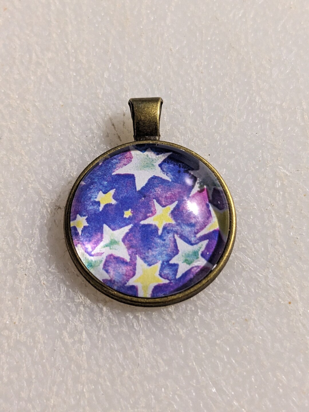 25mm Distressed Bronze Round Bezel Pendant With Cartoon Star Design - Etsy