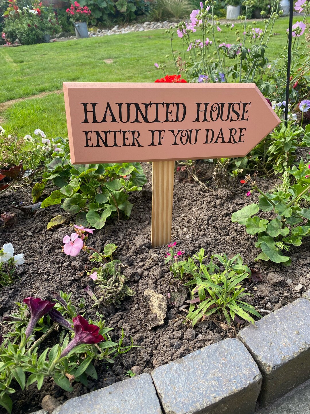 Halloween Garden Sign | Haunted House Stake | Halloween Outdoor Arrows ...