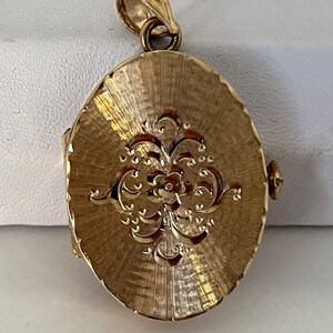 14K Gold Small Oval Locket With Delicate Filigree Engraving - Etsy