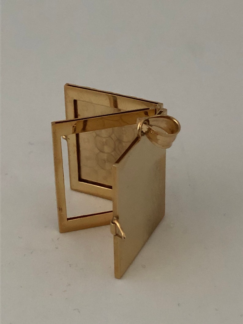 14K Gold Medium Rectangle Locket With Floral Engraving - Etsy