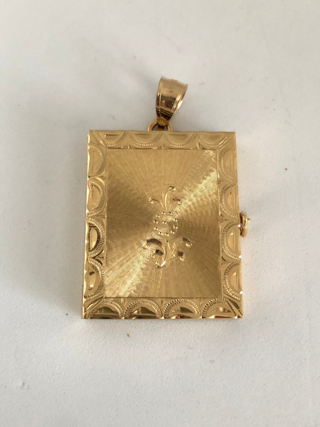 14K Gold Medium Rectangle Locket With Floral Engraving - Etsy