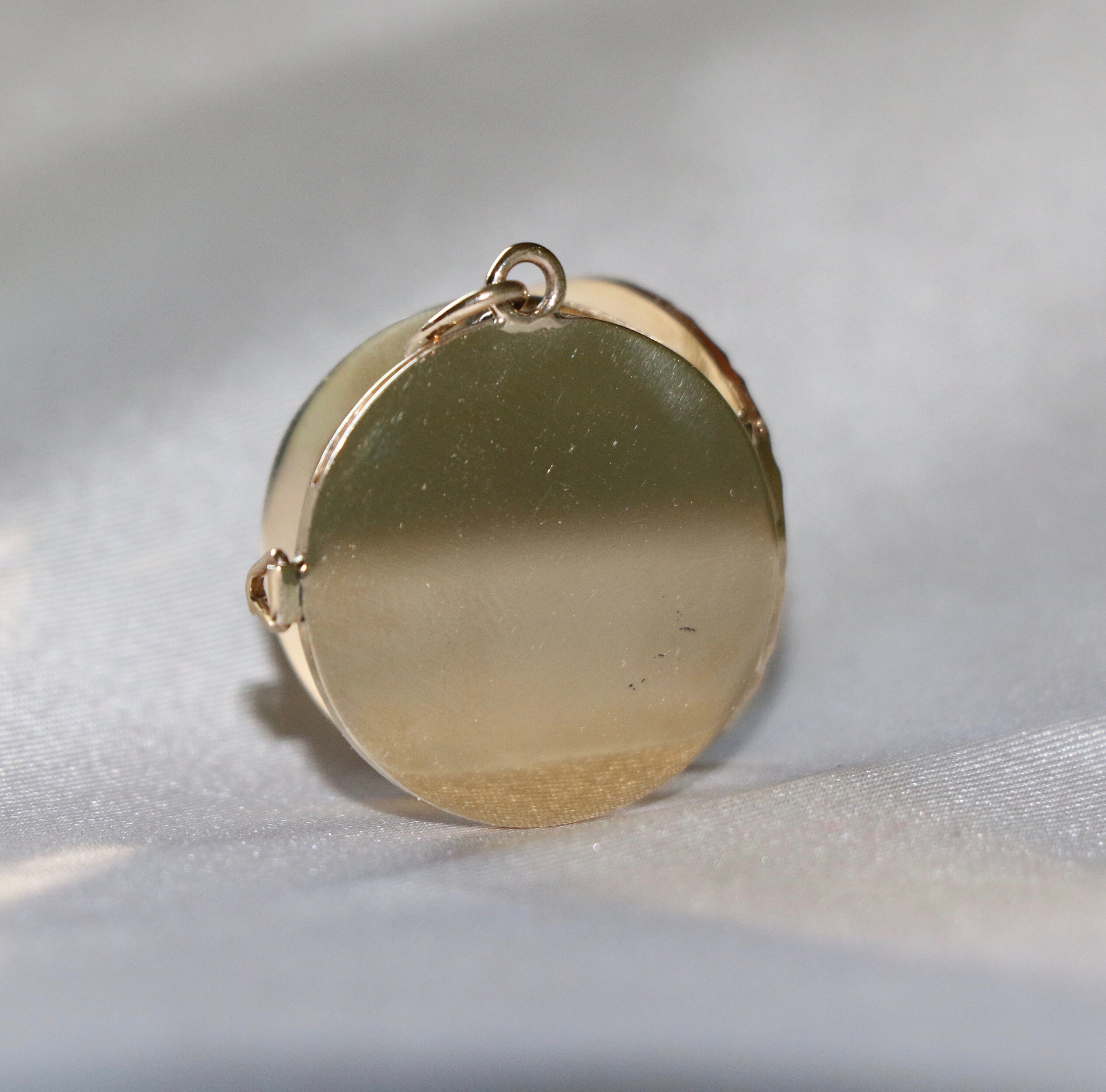 14K Gold Small Round Locket With Floral Center and Ribbon - Etsy