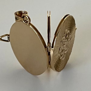 14K Gold Small Oval Locket With Delicate Filigree Engraving - Etsy