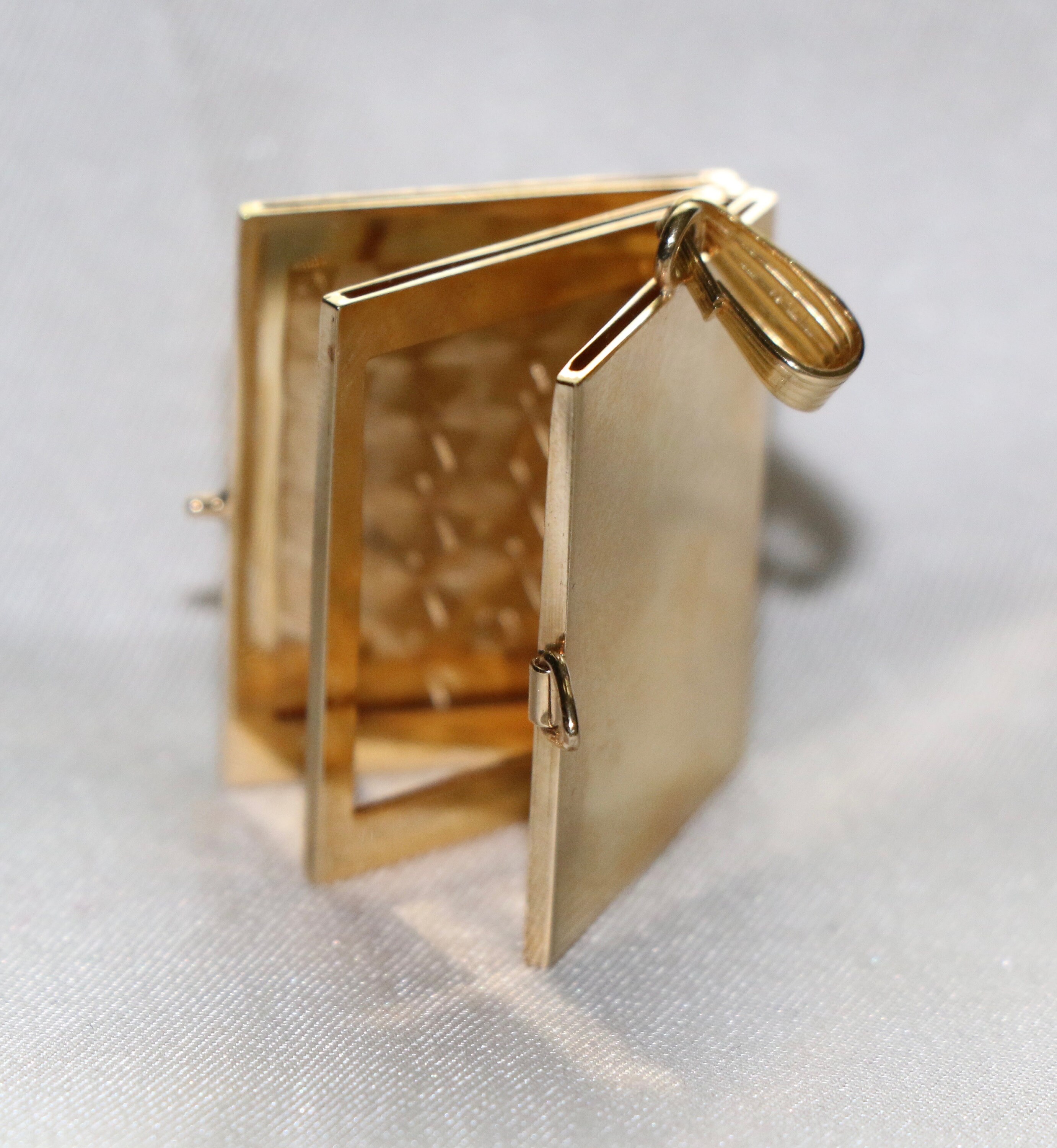 14K Gold Medium Rectangle Locket | Etsy